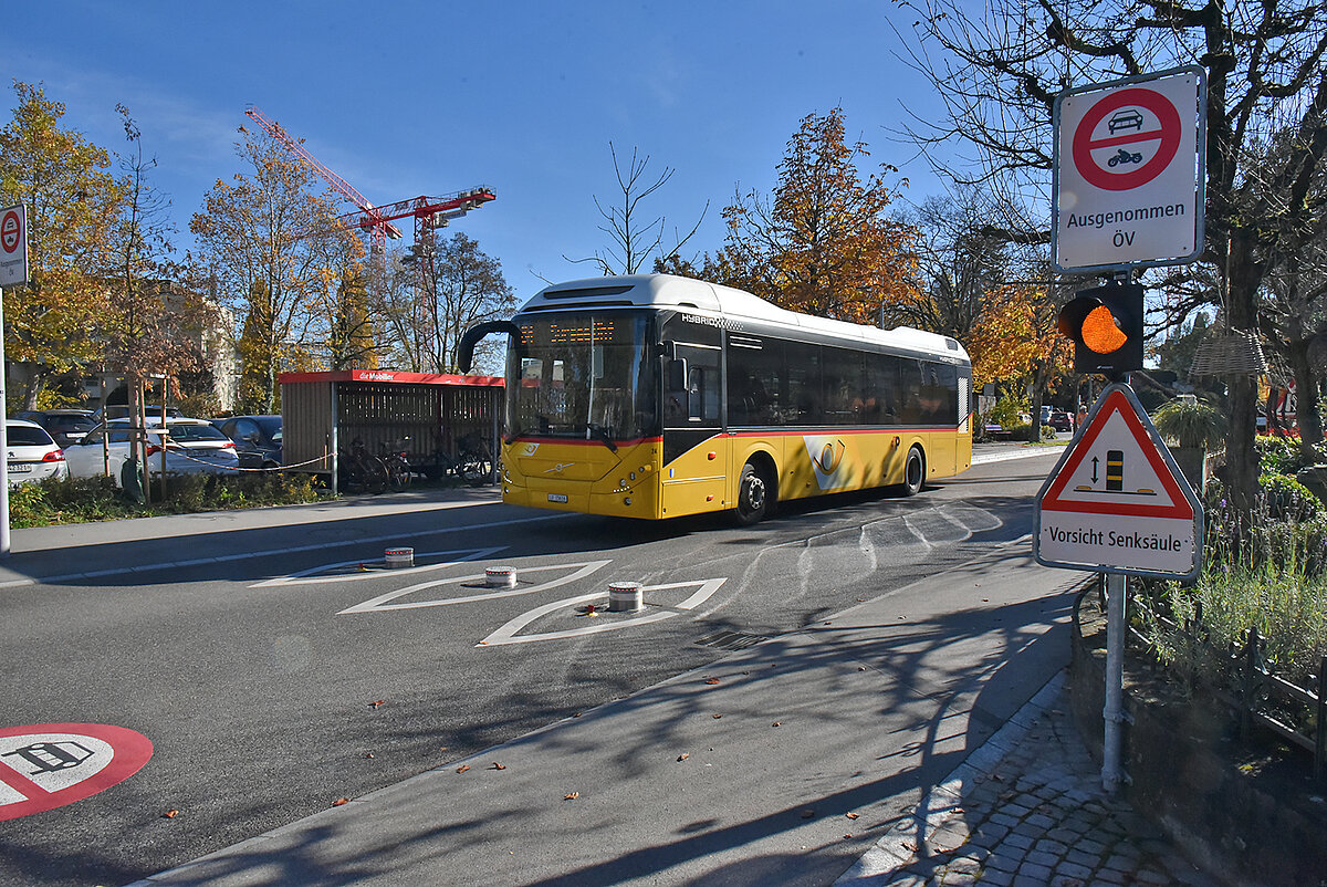 Neu warnen Blinklichter vor den Pollern